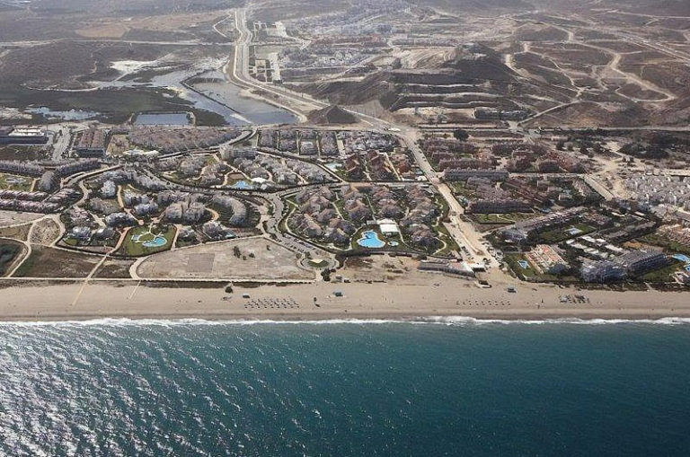 Playa Puerto Rey - APARTHOTEL REINA - Web Oficial